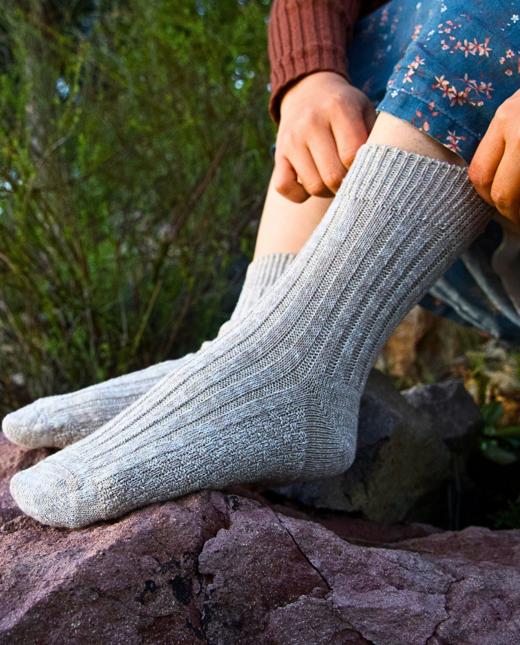64/35 Hemp Wool Half Calf Socks – Dinosaur Green